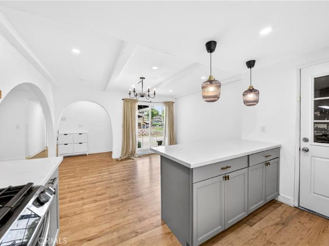 2571 Wilshire