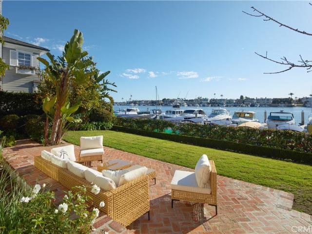 2572 Bayshore