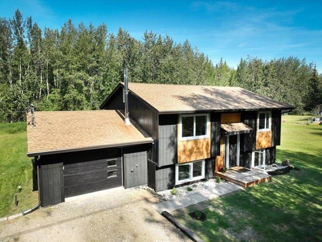 2572 Clydesdale Dr, North Pole, AK 99705