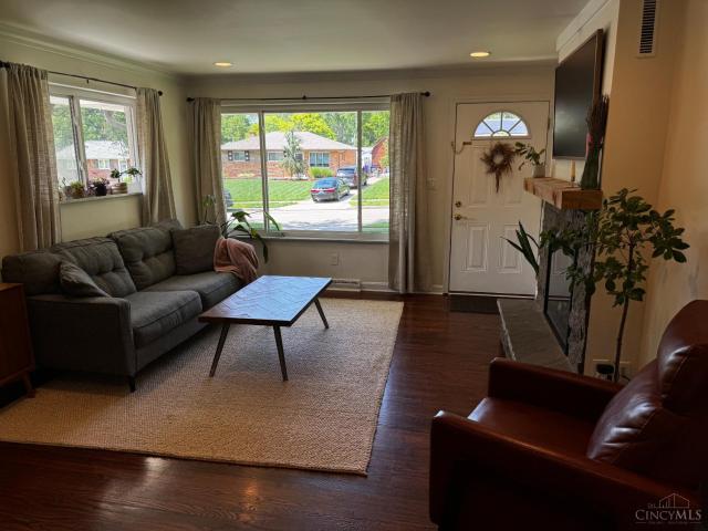 2572 S Kathwood Circle