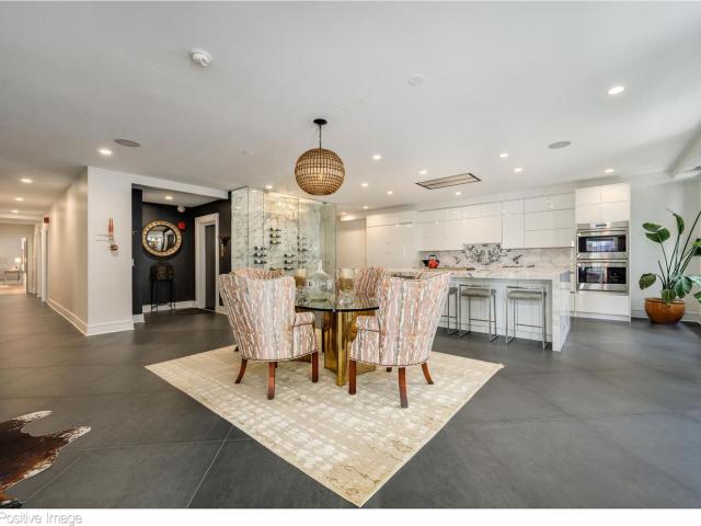 257 E Delaware Place # 10AB