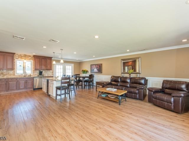 257 Eyland Ave