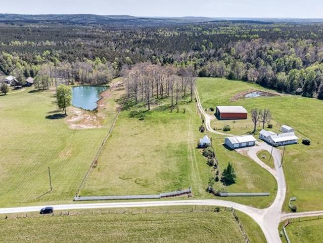 257 Flocking Hens Dr, Sparta, TN 38583