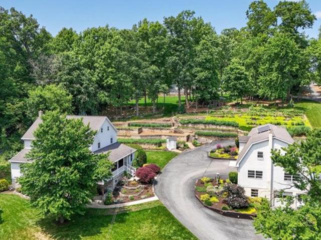 257 Hill Rd, New Holland, PA 17557