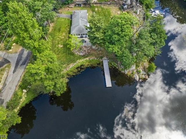 257 Hudson Ave, Hopatcong, NJ 07843