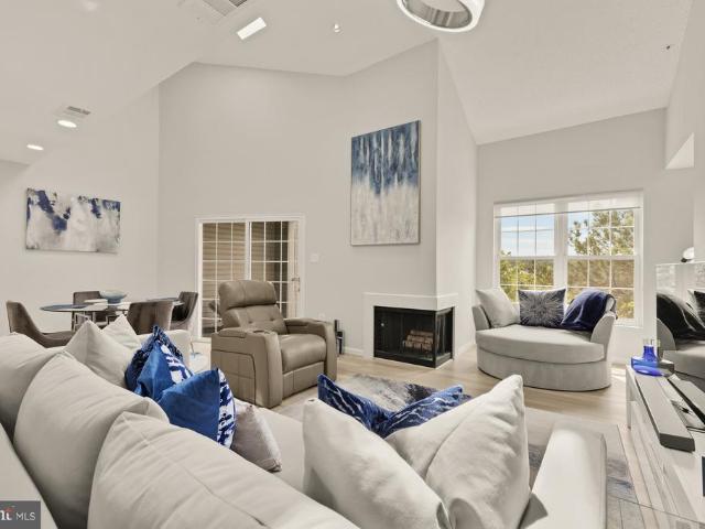 257 S Pickett Street # 402