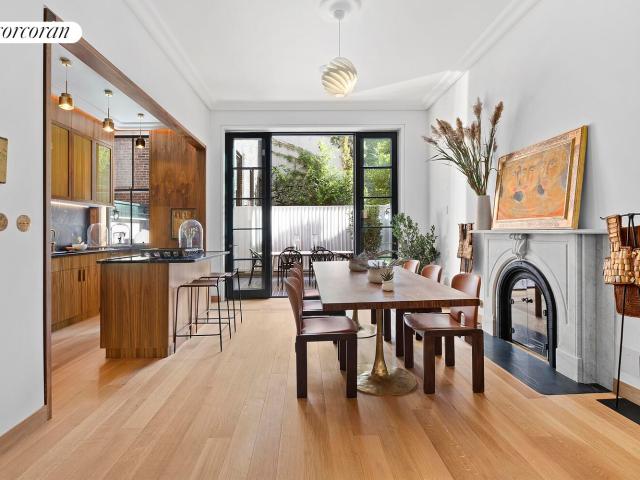 257 W 4TH Street