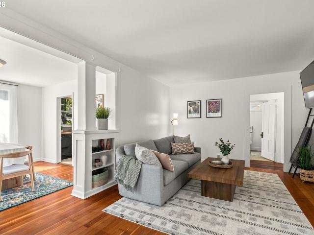 257 W 15TH AVE