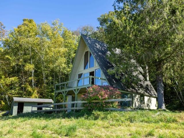 257 Watrous Rd, Rupert, VT 05768