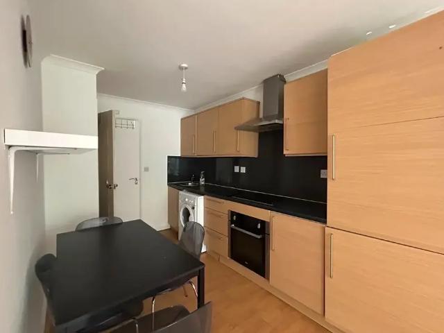 257 Walworth Road, LONDON SE17 Studio to rent £1,299 pcm £300 pw