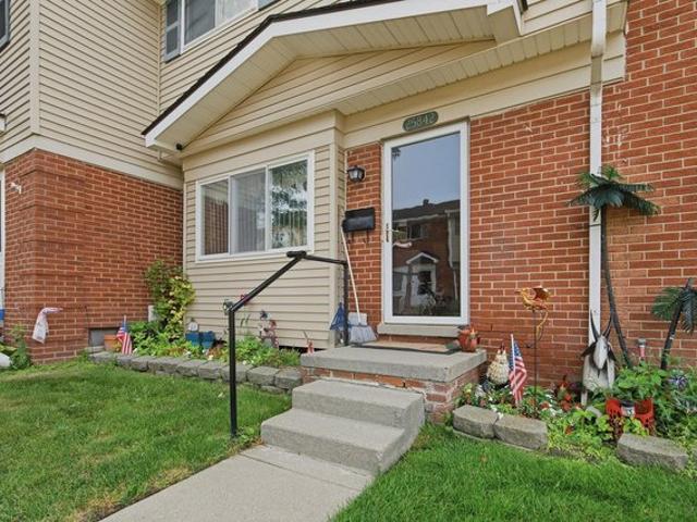25842 Jeanette Court St, Roseville, MI 48066