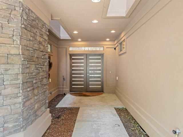 2586 S Creek Pointe Lane