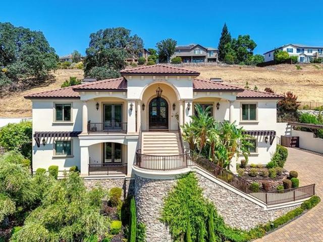 2588 Clubhouse Dr W, Rocklin, CA 95765