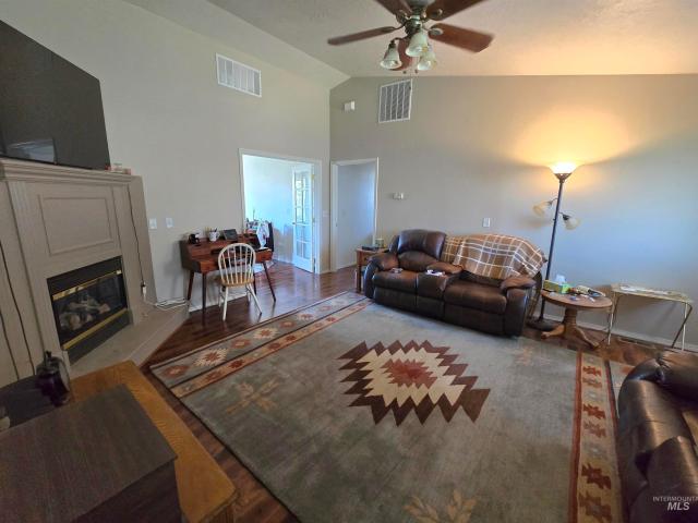 2588 W 8th