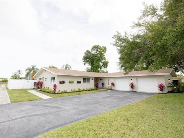 2589 Sunny Breeze Ave, Largo, FL 33770