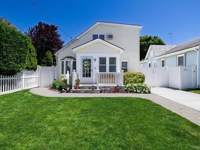 2589 Southard Ave, Oceanside, NY 11572
