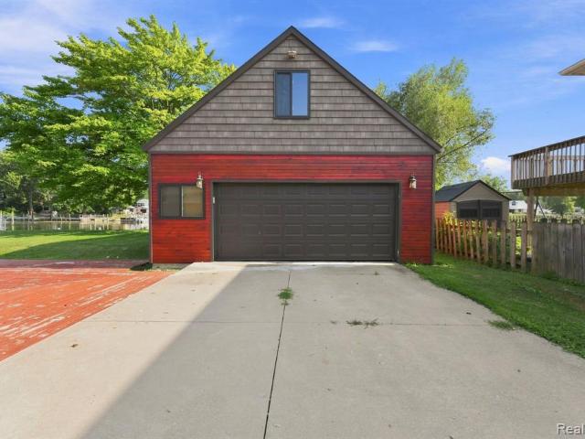 25800 N River Road