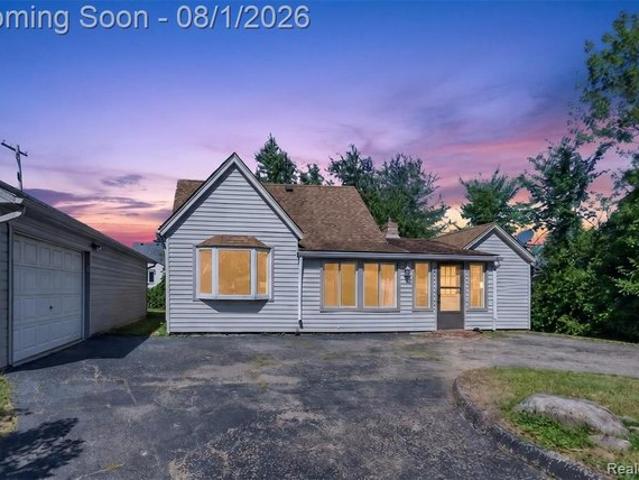 25801 Fern St, Roseville, MI 48066