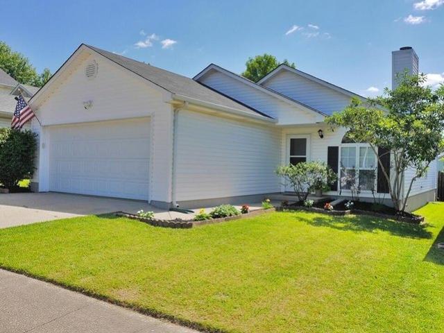 2580 Woodhill Dr, Lexington, KY 40509