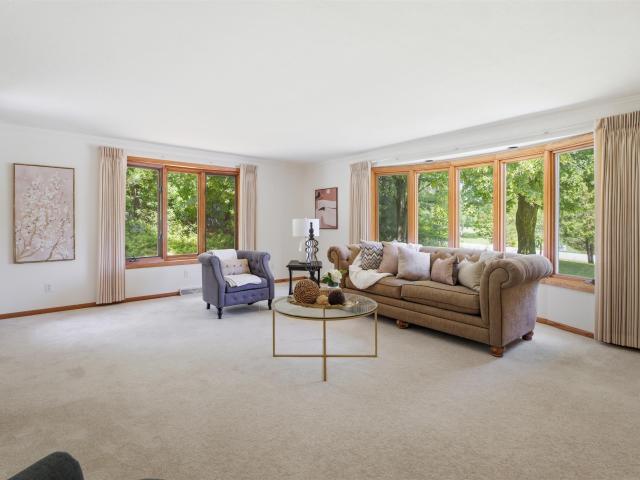 2581 white pine road