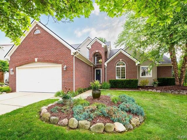 25823 Carriage Ln, Lyon Township, MI 48178