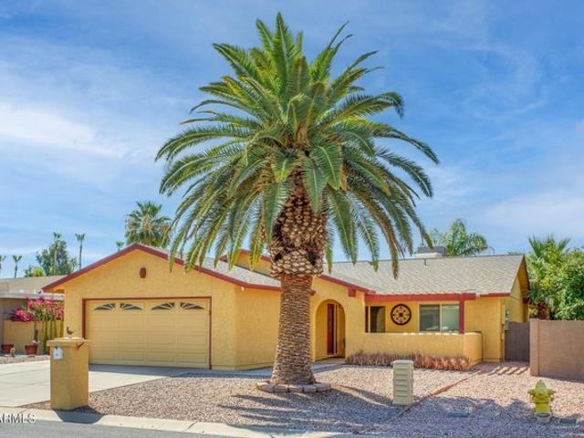 25821 S New Town Dr, Sun Lakes, AZ 85248