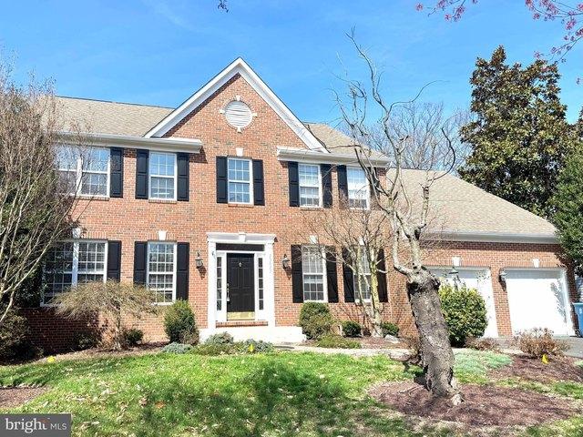 25827 Priesters Pond Dr, Chantilly, VA 20152