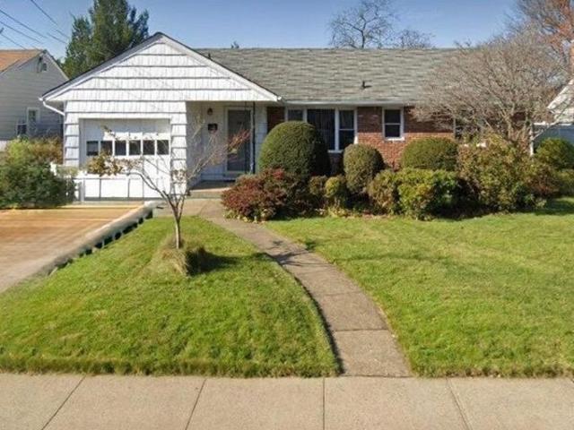 2582 Oceanside Rd, Oceanside, NY 11572
