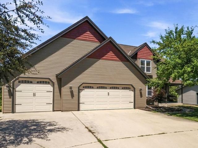 258 Clover Ln, Fredonia, WI 53021