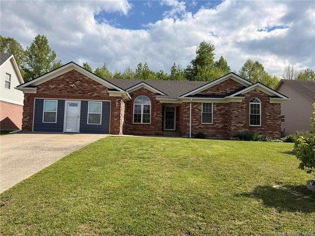 258 Greenway Dr, Scottsburg, IN 47170