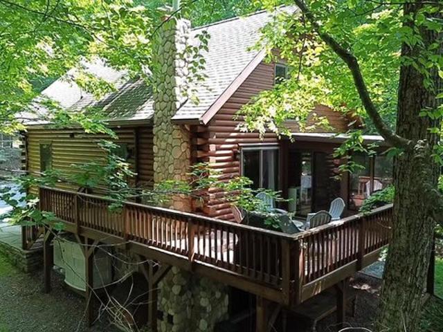 258 Florence Trl, Hawley, PA 18428