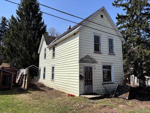 258 Hill St, Ishpeming, MI 49849
