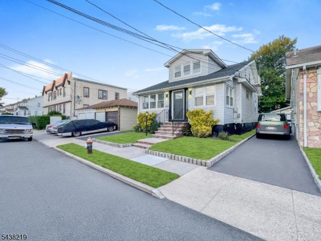 258 Isabella Ave