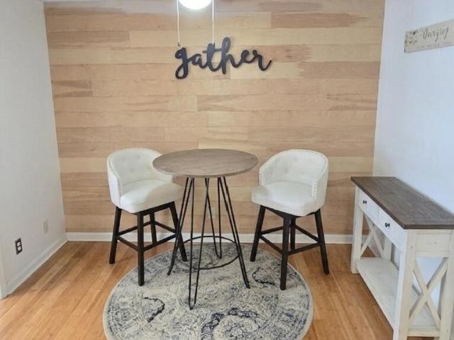 258 Lake Chateau DR