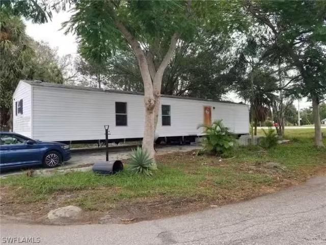 258 LAMPLIGHTER LN, NORTH FORT MYERS, FL 33917 Single Family R.