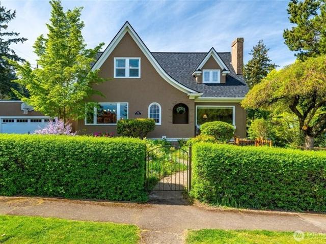 258 N Forest St, Bellingham, WA 98225