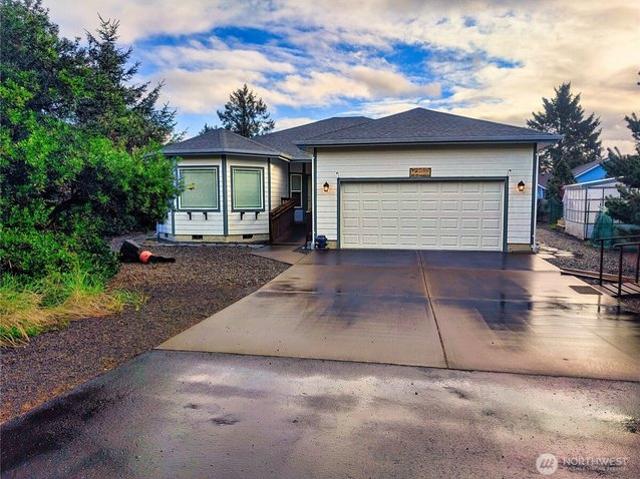 258 N Razor Clam Dr SW, Ocean Shores, WA 98569