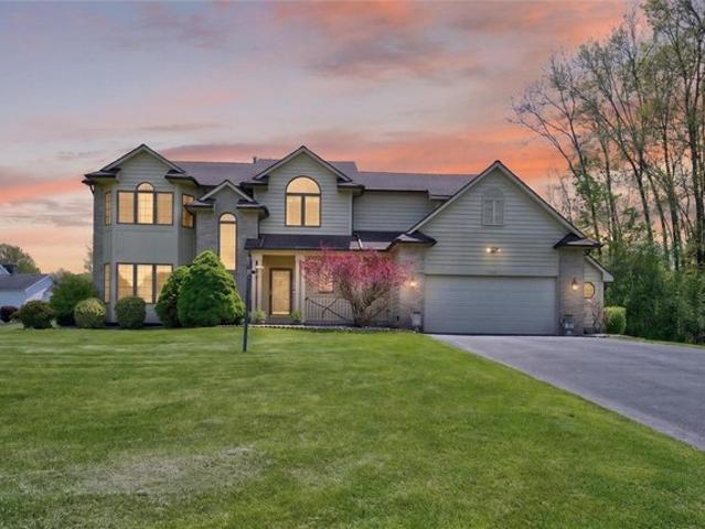 258 Tumbleweed Dr, Pittsford, NY 14534