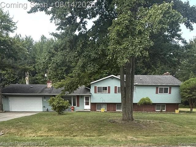 2595 Evergreen Ln, Port Huron, MI 48060