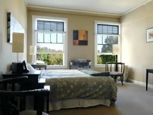 $2595 / 1br 1100ft² Huge 1bd 1ba near city center!