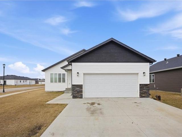 2595 72nd Ave S, Fargo, ND 58104