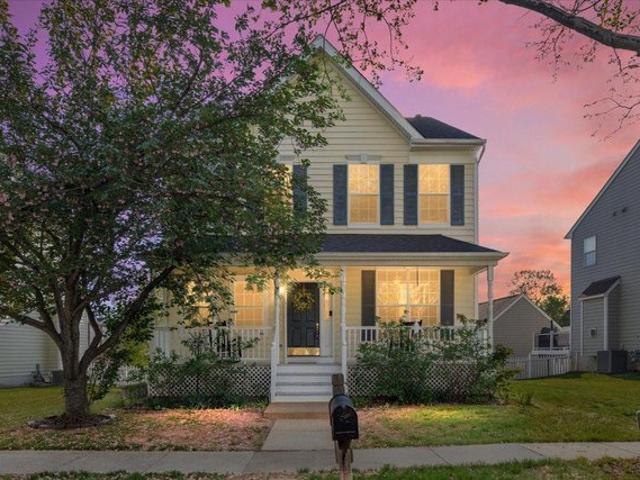 25969 Hartwood Dr, Chantilly, VA 20152