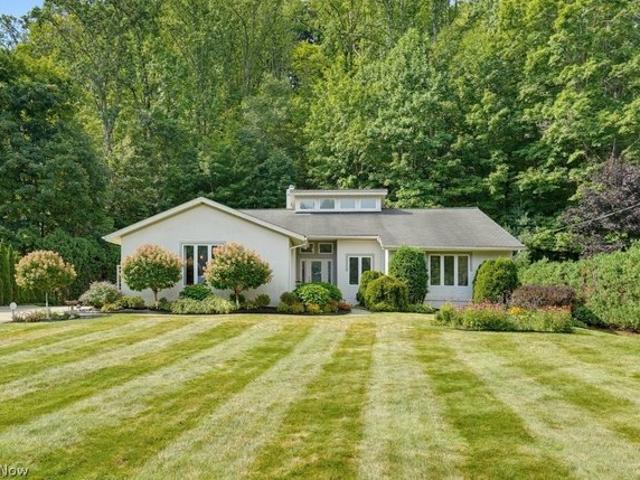 2596 Dodd Rd, Willoughby Hills, OH 44094