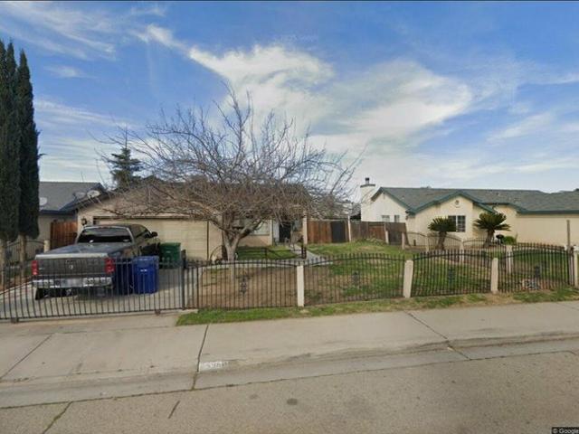 2596 Walnut St, Selma, CA 93662