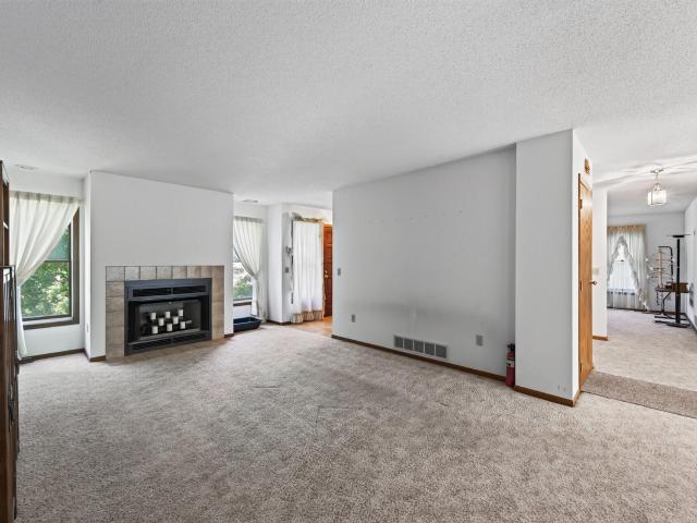 2597 Hayward Avenue N