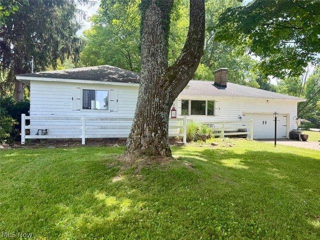 2597 Seifert Lewis Rd, Hubbard, OH 44425