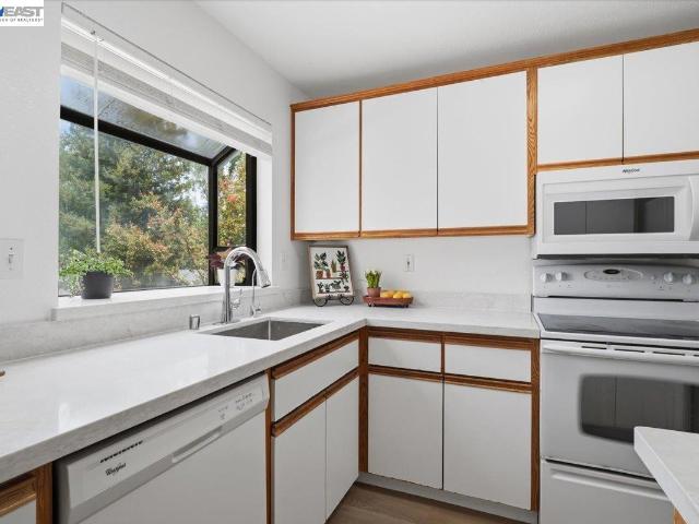 2598 Oak Rd 284