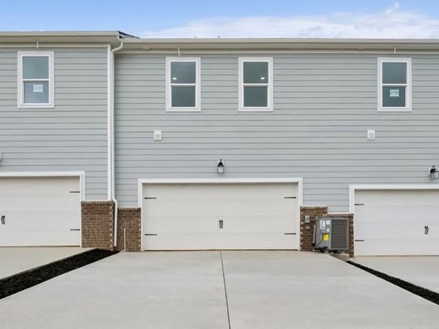 2599 Peaceful Valley Dr, Columbia, TN 38401