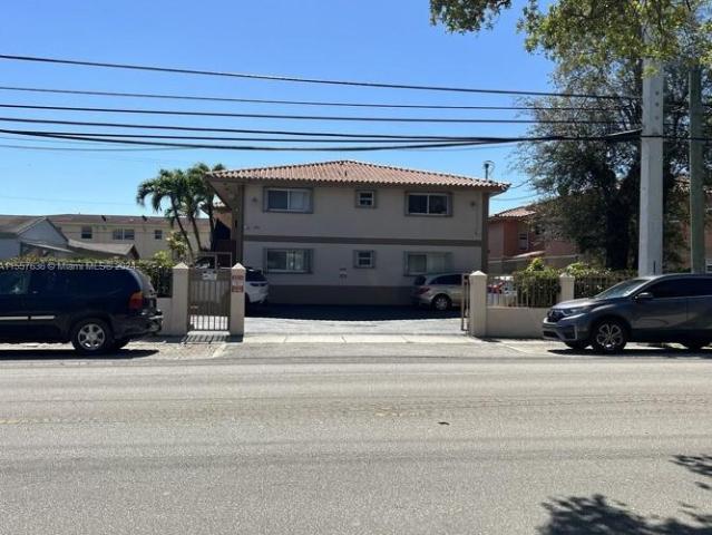 2590 NW 14th St, Miami, FL 33125