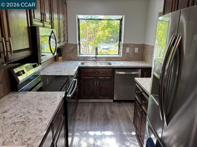 2590 Oak Rd 250